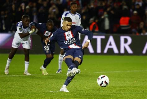 Neymar Skill Psg Star Produces Outrageous Elastico Nutmeg