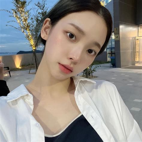 예쁜 메이크업에 있는 핀