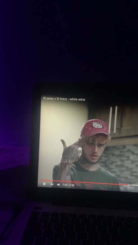 Lil Peep With Hello Kitty Cap White Whine Descripciones Para