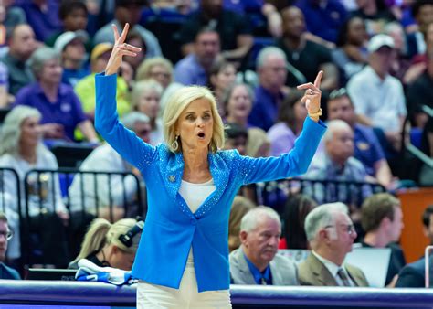 Why Lsu Coach Kim Mulkey Subbed Izzy Besselman Into Tennessee Game