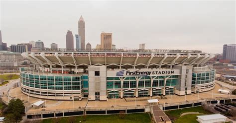 Jimmy And Dee Haslam Want To Keep Browns Stadium On Lakefront Crains Cleveland Business