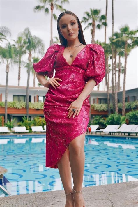 Linha Do Tempo De Estilo Como O Look De Larissa Manoela Mudou Ao Longo