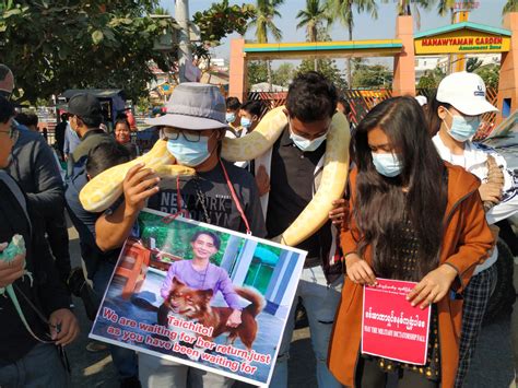 မန္တလေးက တိရစ္ဆာန်ချစ်သူများ စစ်အာဏာရှင်ကို ဆန့်ကျင်ဆန္ဒပြ