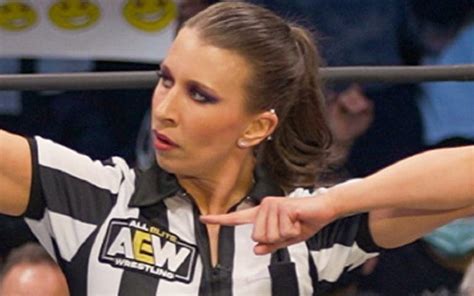 Aew Referee Aubrey Edwards Dragged For Looking Like Shes Playing Twister