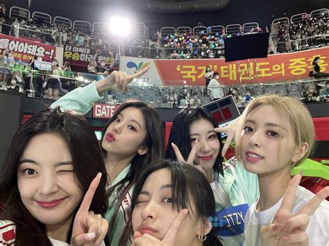 Itzy On Twitter 2022추석특집아이돌스타선수권대회 해피 추석 Midzy 🍁🌕 우린 믿지 응원 덕분에