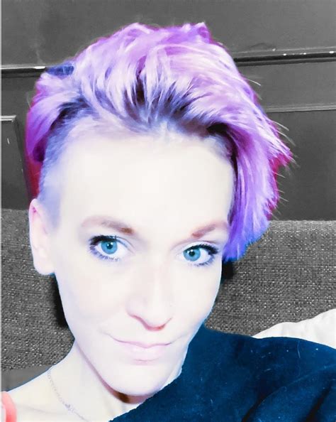 Nicole Saunders Medium