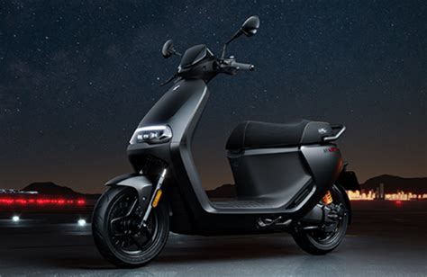 Электроскутер Ninebot E300p разгоняющийся до 135 кмч стал хитом в Китае