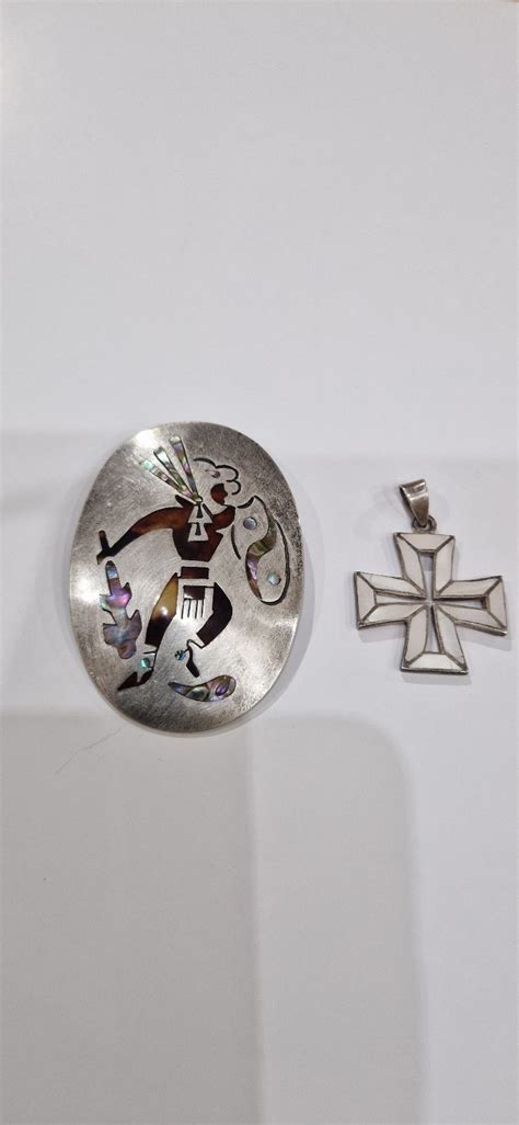 Prodam Srebrno Broško In Obesek