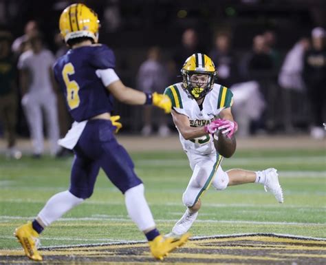 St Edward Vs St Ignatius Football Eagles Stretch Win Streak Over Wildcats To 8 Games