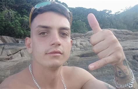 Erick Diaz Criador De Conteúdo Adulto Leva Bolo De Juninho Em Gravação E Detona Rapaz Nas