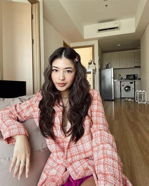 Kerap Dipuji Cantik Meski Riasannya Simple Selebgram Putri Setiawan