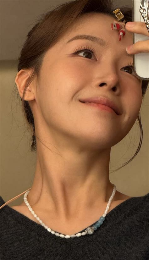 11월 결혼 방민아 갸름한 턱선거울 셀카 찰칵 파이낸셜뉴스