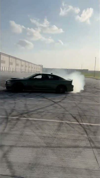 Srt Hellcat Doing Donuts🔥🔥 Explore Explorepage Reels Hellcat Viral Reel Youtube