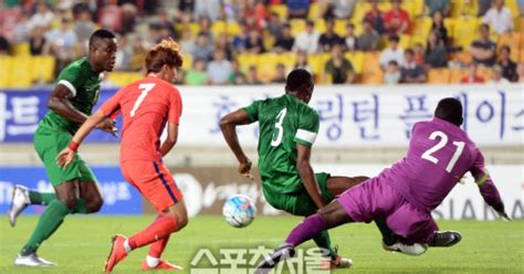 한국 나이지리아 전반 0 0 종료몸 풀린 나이지리아의 공세 막아낸 신태용호