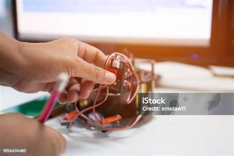 Stem 교육 Diy 전자 키트 로봇 전자 보드 추적 경쟁 학생 로봇 프로젝트 학습 활동 학교 교육에 대 한 건설에 대 한 기술