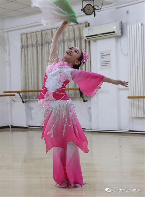 舞蹈《咏荷》 服装 大山谷图库