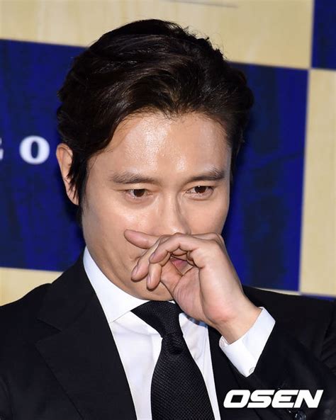 사진 생각에 잠긴 이병헌