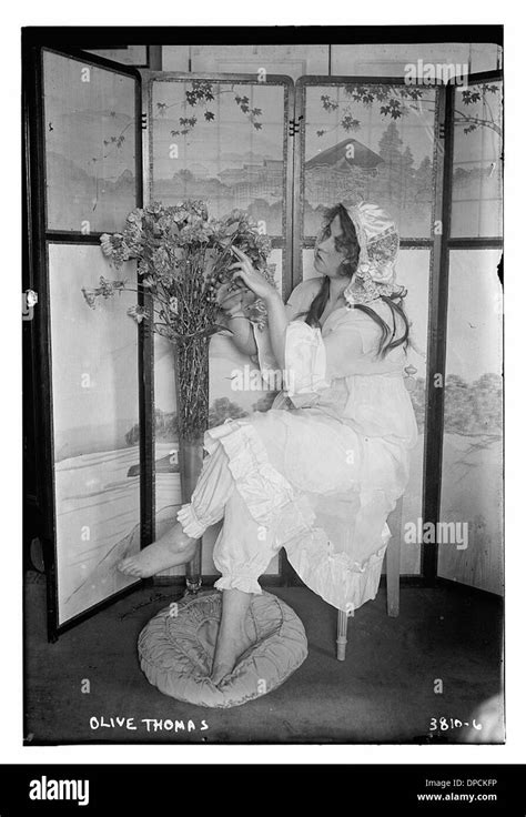 This Portrait Of Olive Thomas Held By The Library Of Congress Captures The Actress And