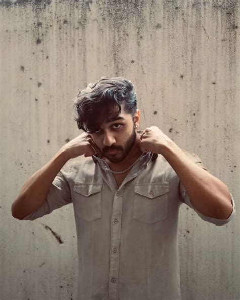 நடிகை வனிதா” மகன் வெளியிட்ட புகைப்படம் அம்மா” பற்றி ரசிகர் கேட்ட கேள்விஇப்படி ஒரு