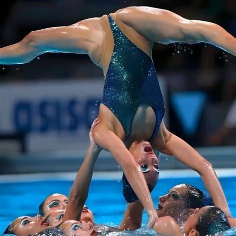 Pin By Lawrence Edmondson On Memes Beautiful Athletes Poses