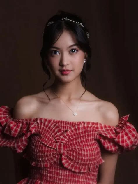 Member Dan Eks Jkt Yang Sebelumnya Jadi Artis Cilik Kini Makin Dewasa Dan Memesona