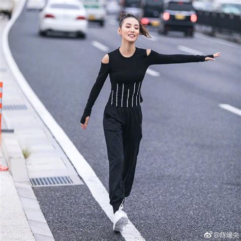 暴走的蘿莉，網紅陳暖央 每日頭條