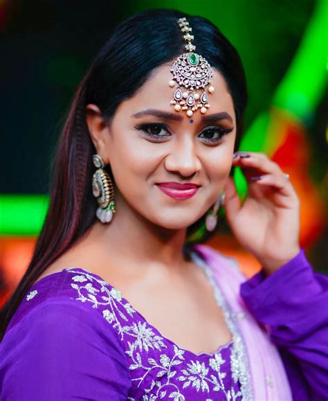 Keerthi Bhat కీర్తి భట్ అందాల‌కు కుర్ర‌కారు ఫిదా Namasthe Telangana