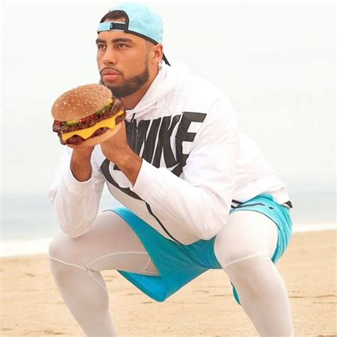 Meet Ross Travis Travis Kelces Bestie And Nfl Free Agent Who Just