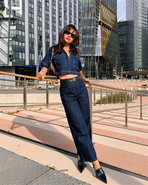 What To Wear With Dark Blue Jeans