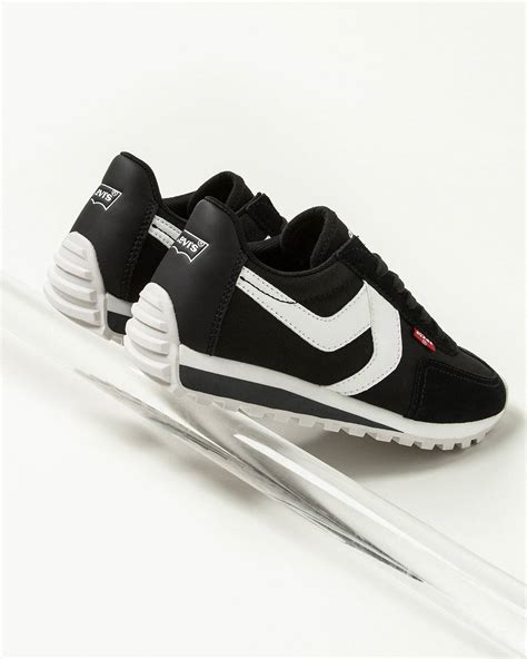 Levis® For Feet The Stryder