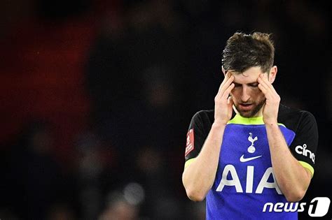 안 풀리는 토트넘…수비수 데이비스 햄스트링 부상으로 최대 6주 결장