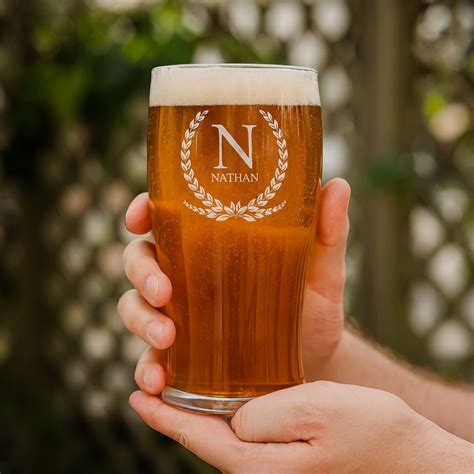 Personalised Tulip Pint Glass Wreath Design