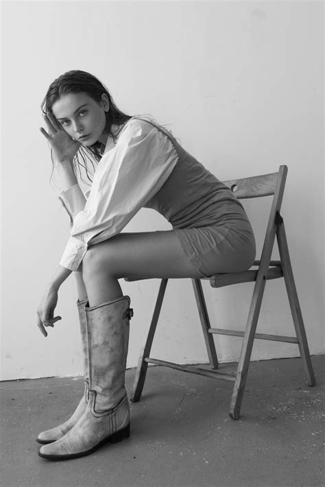 Mariana R Quest Artists Models