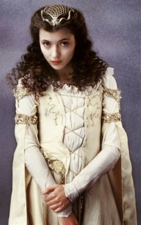 The 10 Best Yellow Costumes From Fantasysci Fi Movies The Hunch