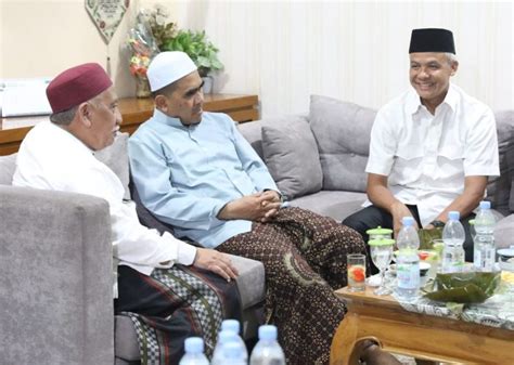 Ganjar dan Gus Ubab Maimoen Ngobrol Soal Pendidikan - Awall.id