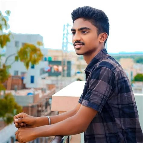 ꪀ𝓲𝓽ꫝ𝓲𝘴ꫝ 𝘴ꪖᧁꪖ𝘳🖤 Model Nithish 143 • Threads Say More