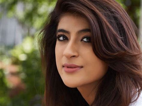 Ayushman Does Not Like The Book Written By His Wife आयुष्मान को नहीं पसंद है पत्नी की लिखी बुक