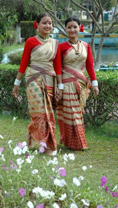 The Jewel Of Assam Mekhela Chador Onlypaithani