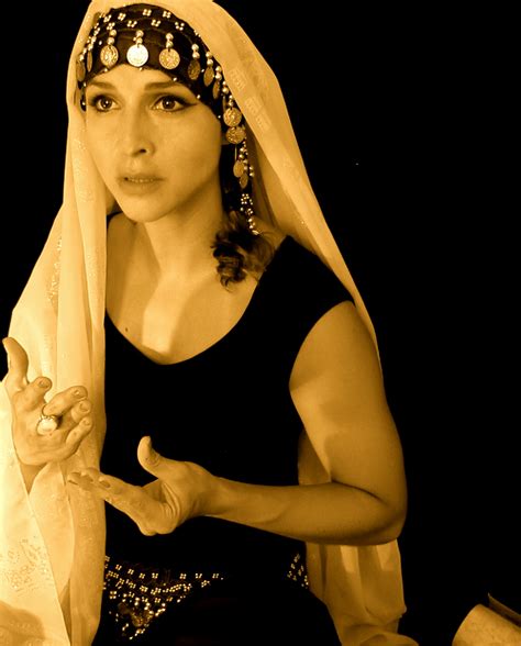 Nicole Edelmann Schauspielerin • Sprecherin • Yogalehrerin