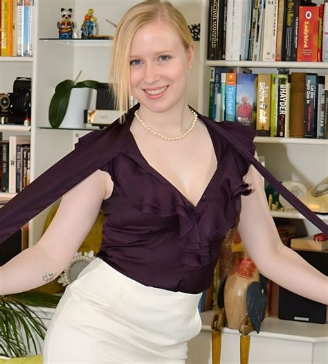 Satine Spark Actress Age Biography Boyfriend Wiki Height Weight