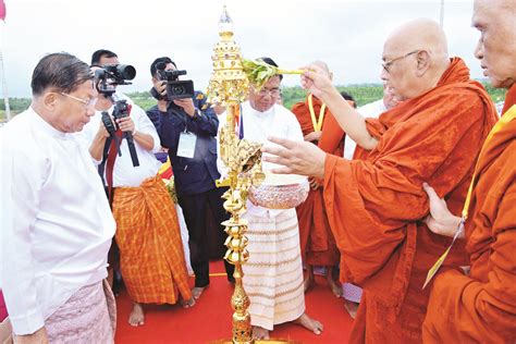 မာရဝိဇယဗုဒ္ဓရုပ်ပွားတော်မြတ်ကြီး ဗုဒ္ဓါဘိသေကအနေကဇာတင်၍ ဗုဒ္ဓါဘိသိက် သွန