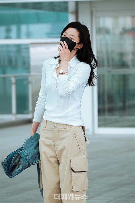 전지현 함박 미소