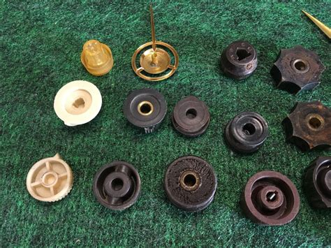 Mixed Lot Of Used Vintage Radio Knobs In Good Condition Nice Varity