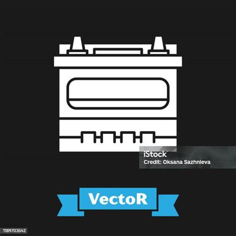흰색 자동차 배터리 아이콘은 검은 색 배경에 격리 축압기 배터리 에너지 전력 및 전기 축압기 배터리 벡터 일러스트레이션 교통수단에 대한 스톡 벡터 아트 및 기타 이미지