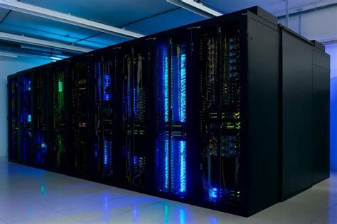 ما هو السيرفر Server؟ دليل شامل لفهم خدمات السيرفر العقد الذكي لتقنية المعلومات