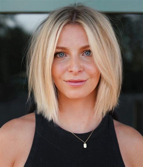 Center Parted Textured Collarbone Bob Medium Length Bob Middle Part