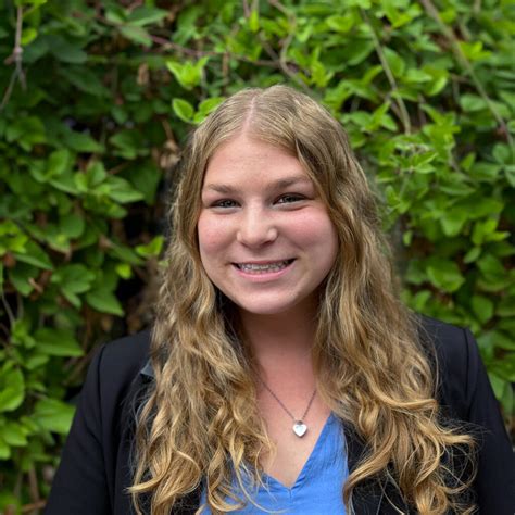 Meet Our Team Danielle Shapiro Lsw Light On Anxiety