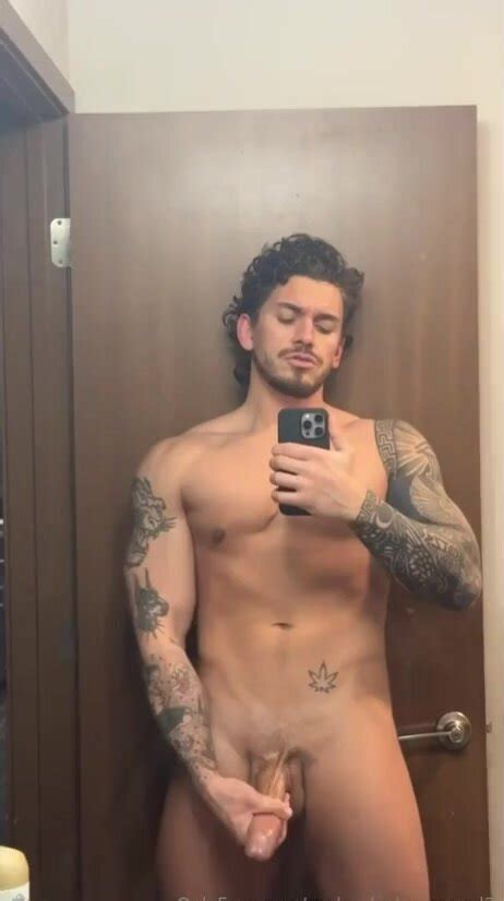 Jock Jerking Off In The Mirror And Cumming 日本語で