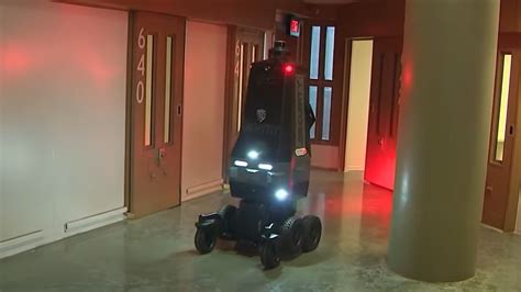 Meet The Nearly 6 Foot Tall Robots Patrolling A Ga Jail
