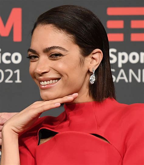 Elodie, artista dai mille look: le trasformazioni della star Foto 7 | Amica